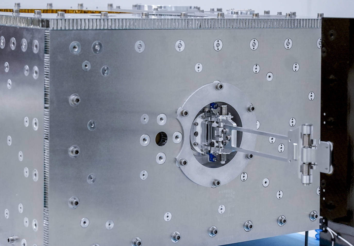 Lur-1, el primer satélite vasco | El Correo